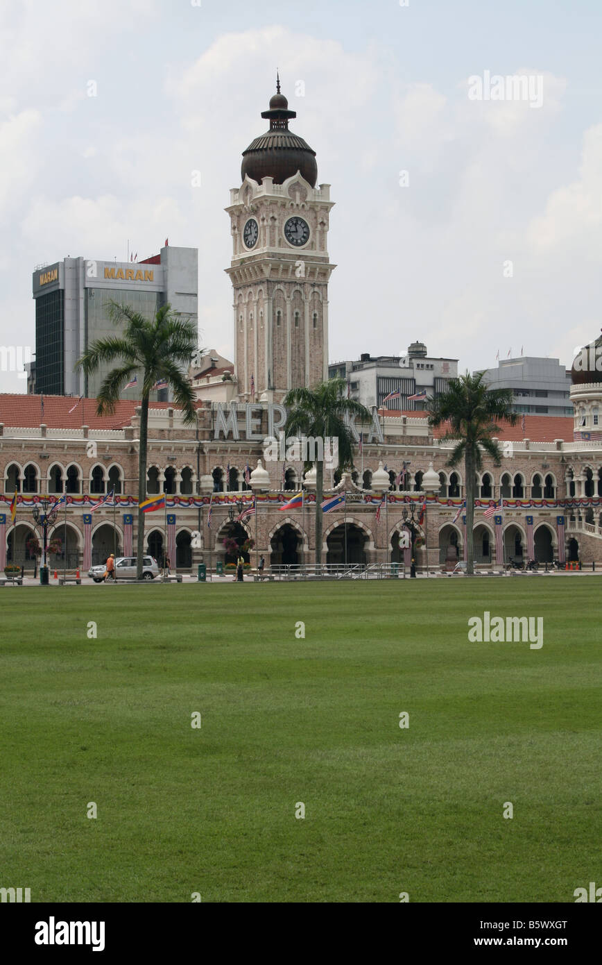 Dataran Merdeka Independence Square with Sultan Abdul Samad Building ...