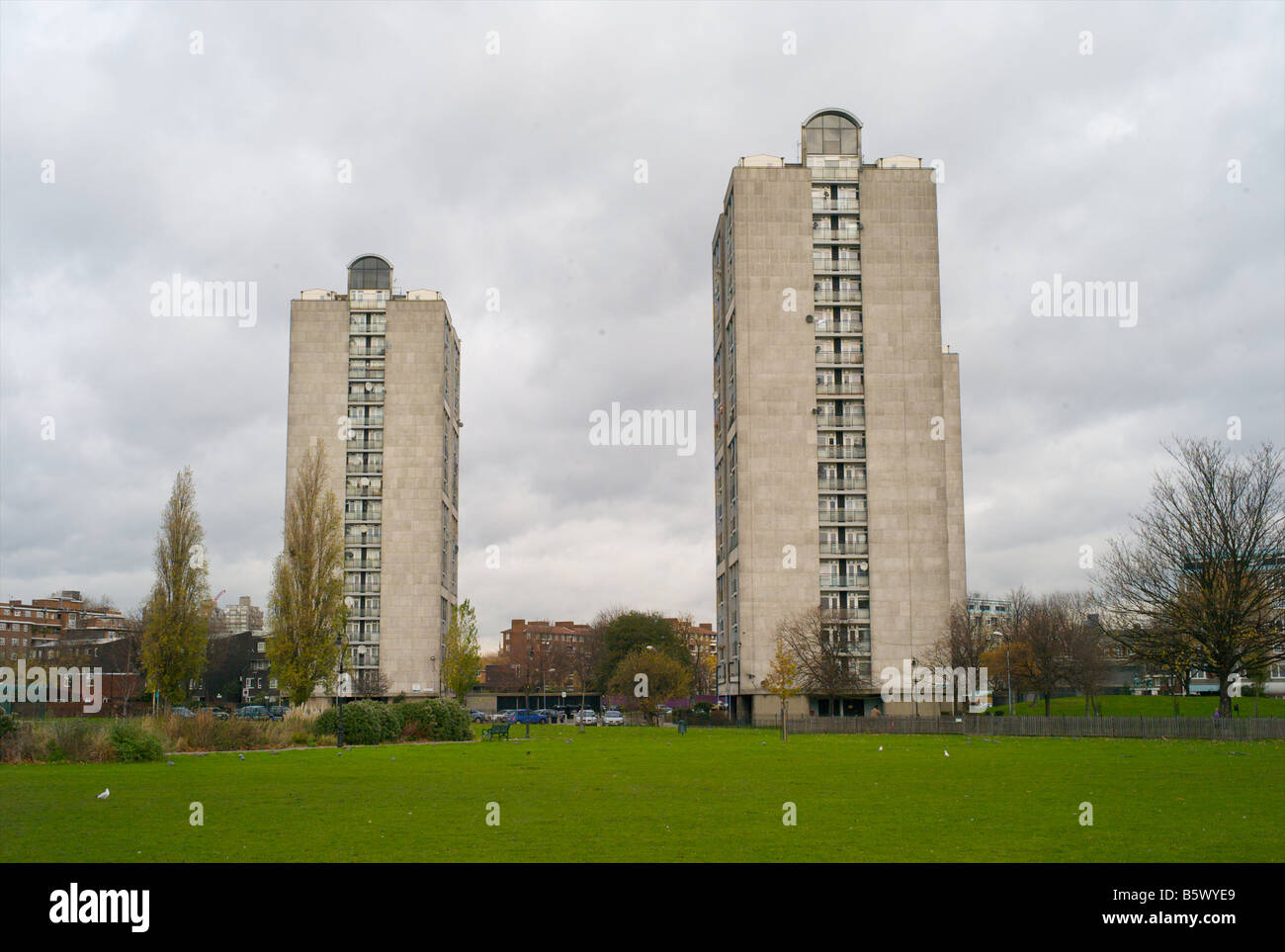 building surrounding a park in London 2008 Stock Photo - Alamy