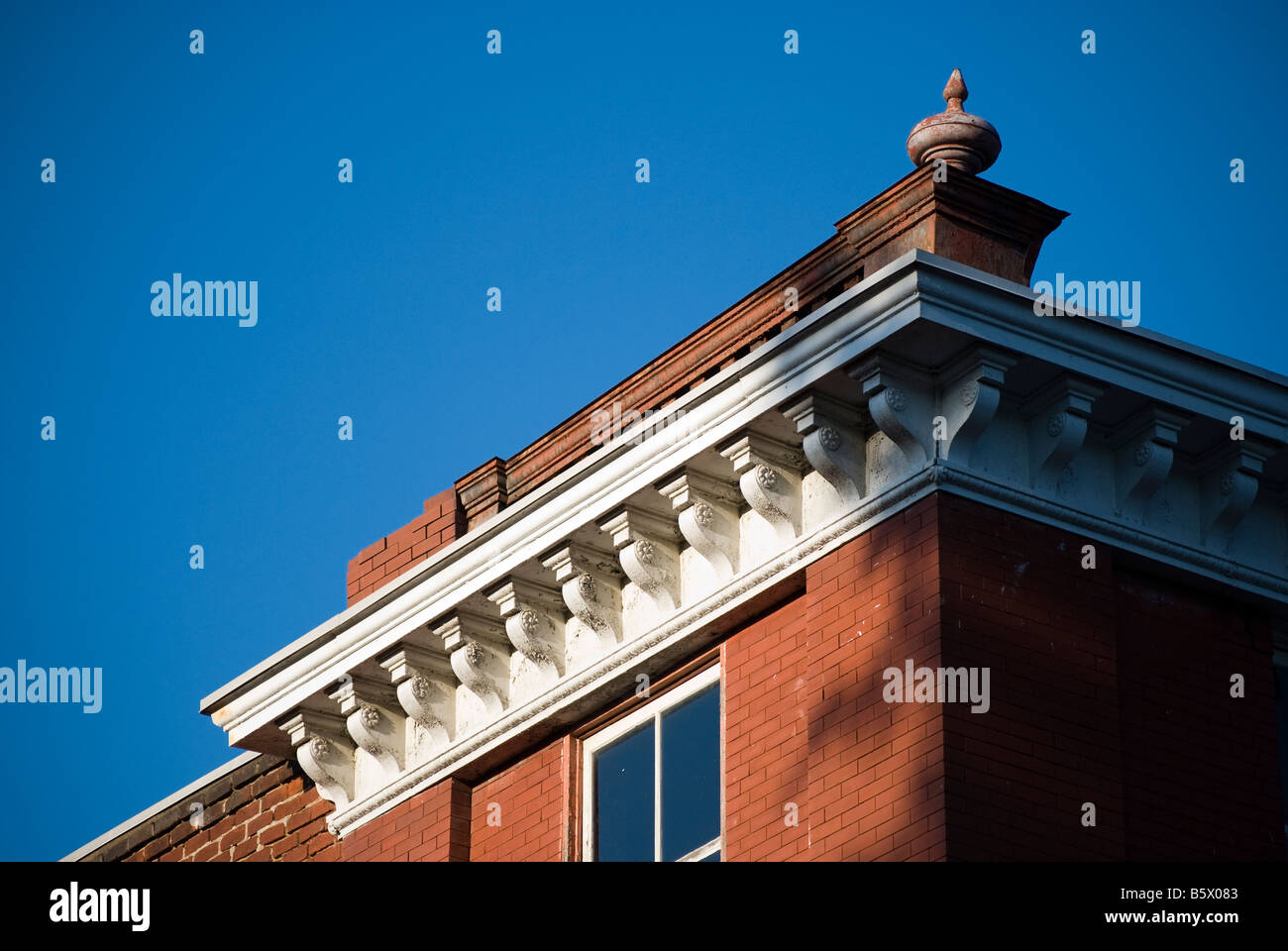 Brick building corner hi-res stock photography and images - Alamy