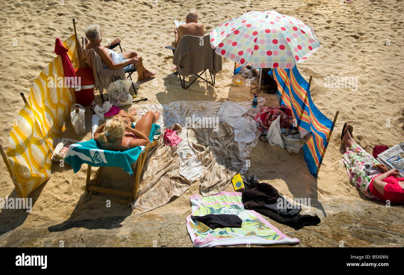 Seaside sunbathing hi-res stock photography and images - Alamy