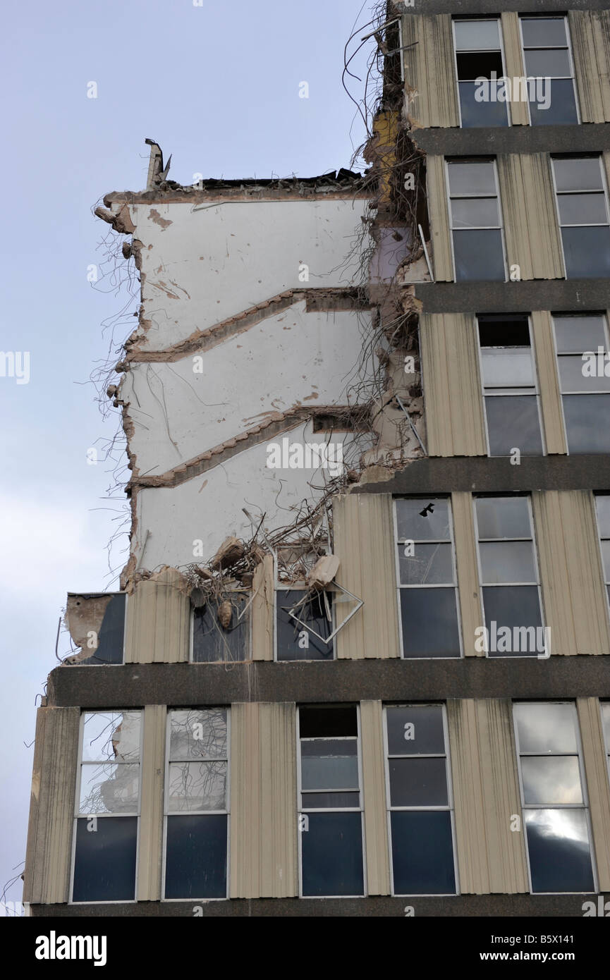 Demolition of tower block hi-res stock photography and images - Alamy