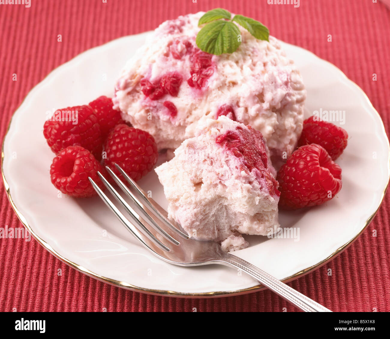 Rasberry ice cream hi-res stock photography and images - Alamy
