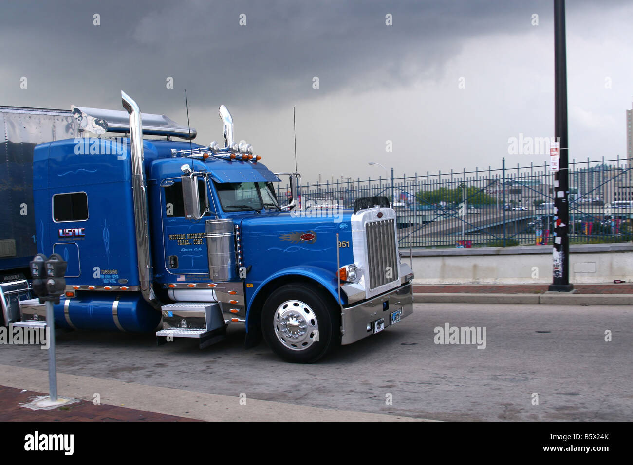 Cross country truck hi-res stock photography and images - Alamy