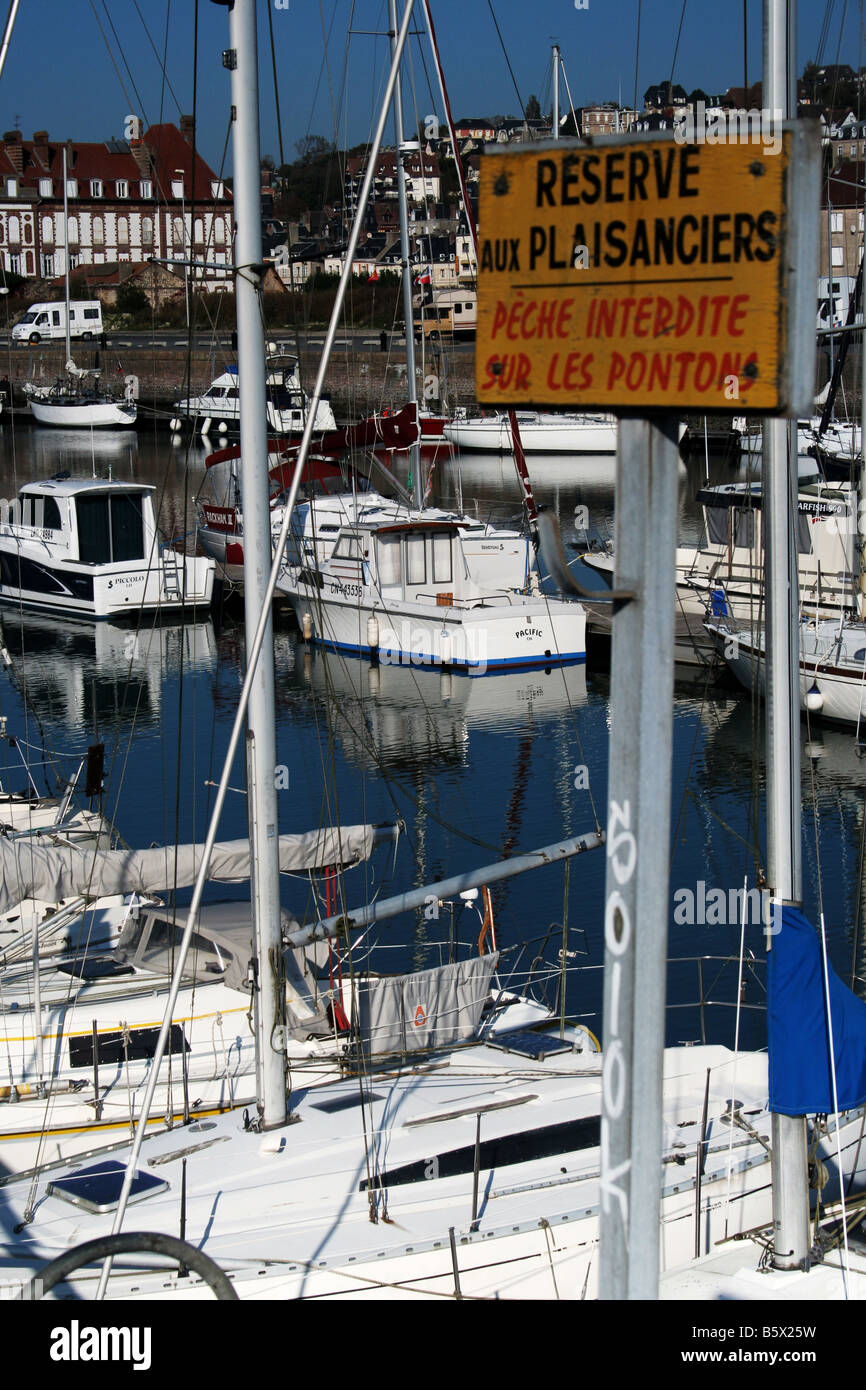 Fishing permitted sign hi-res stock photography and images - Alamy