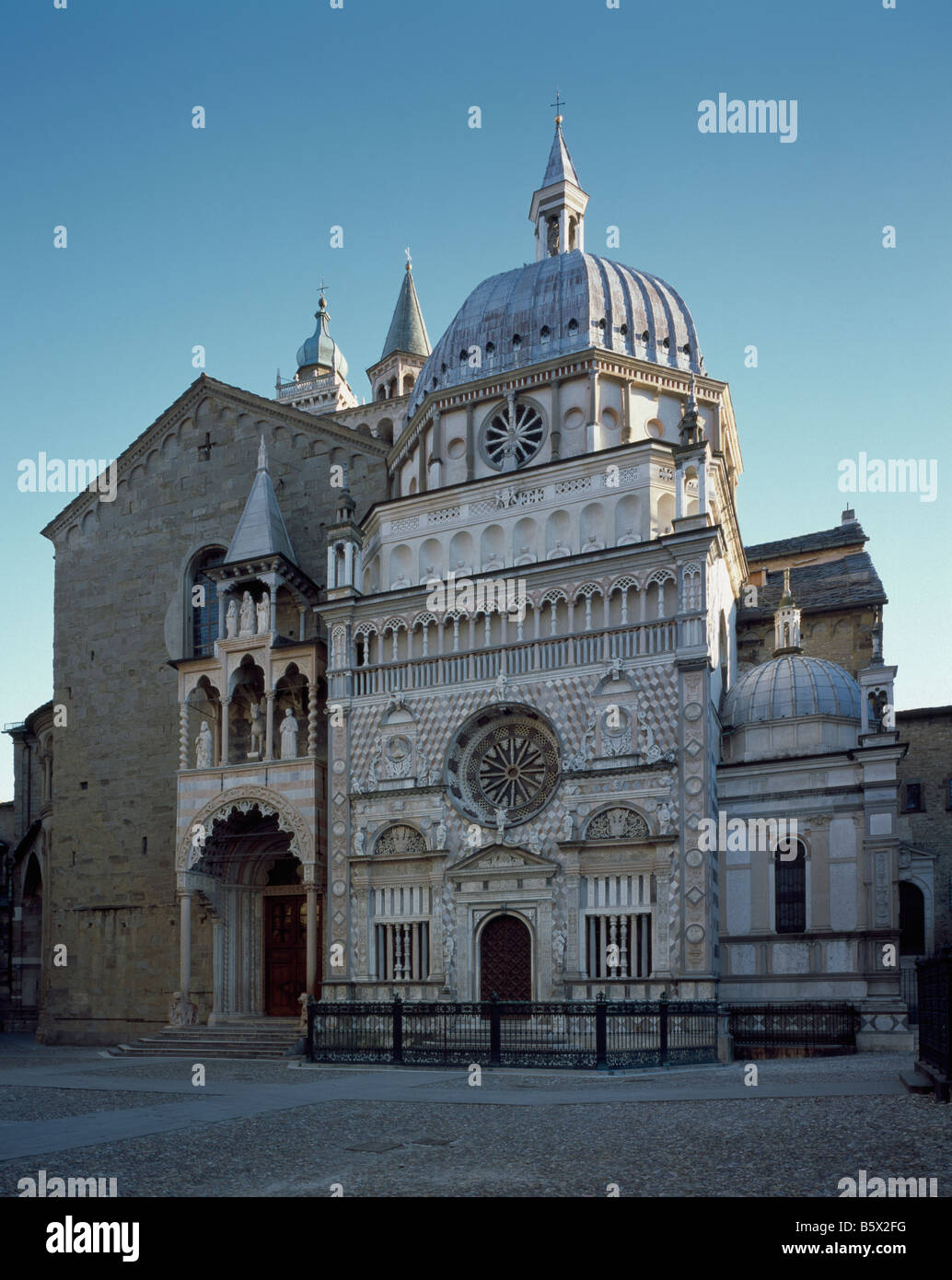 Octagonal chapel hi-res stock photography and images - Alamy