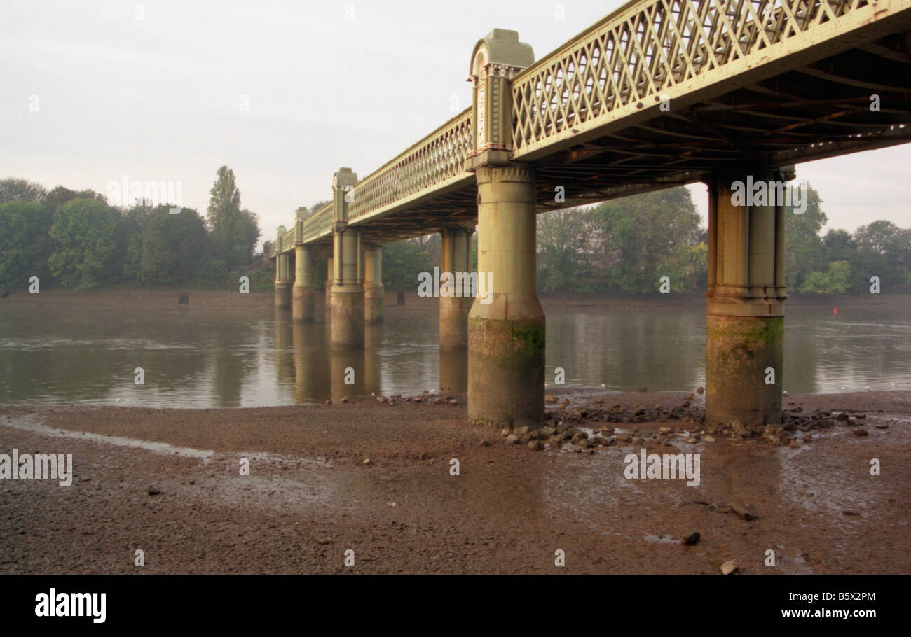 Barnes Railway Bridge crossing the River Thames at Chiswick Stock Photo ...