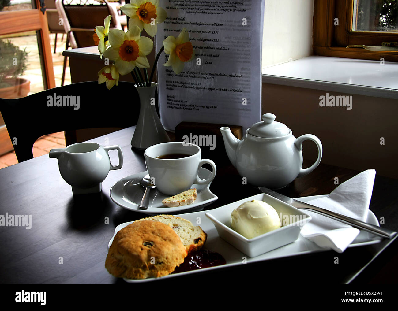 English cream tea hi-res stock photography and images - Alamy
