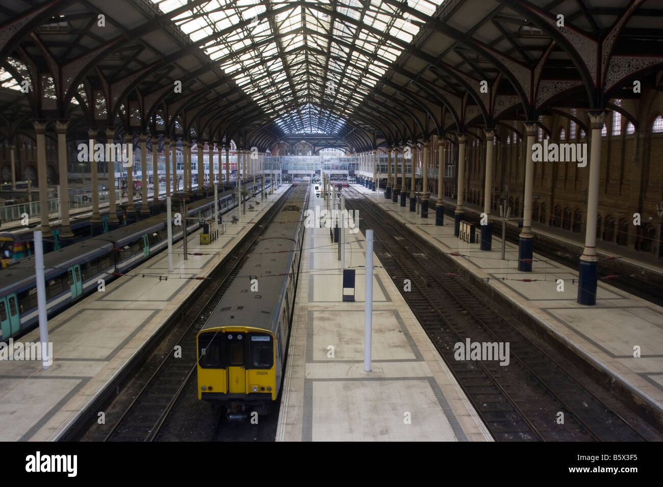 Station closed hi-res stock photography and images - Alamy