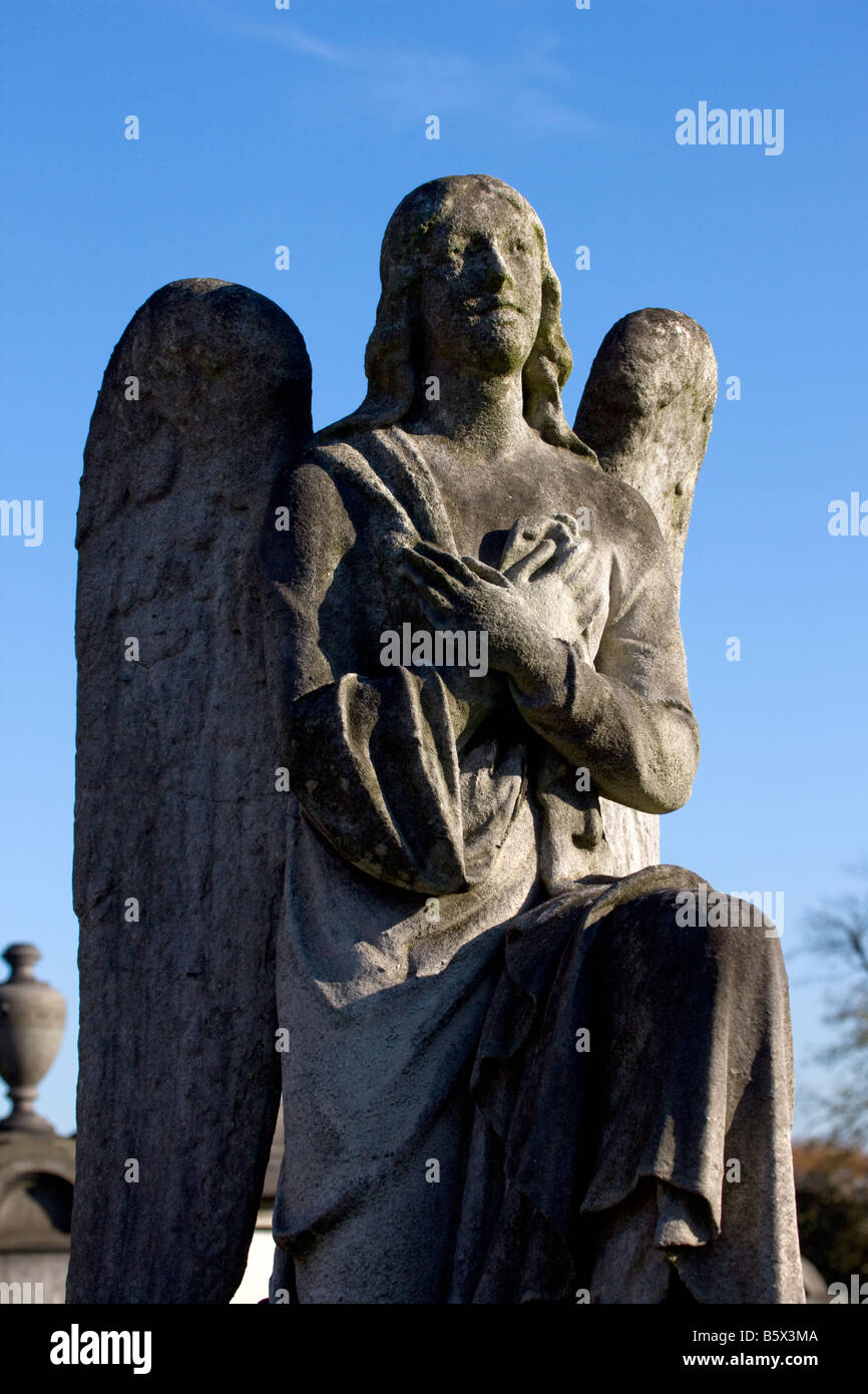 Kensal green cemetery tomb hi-res stock photography and images - Alamy