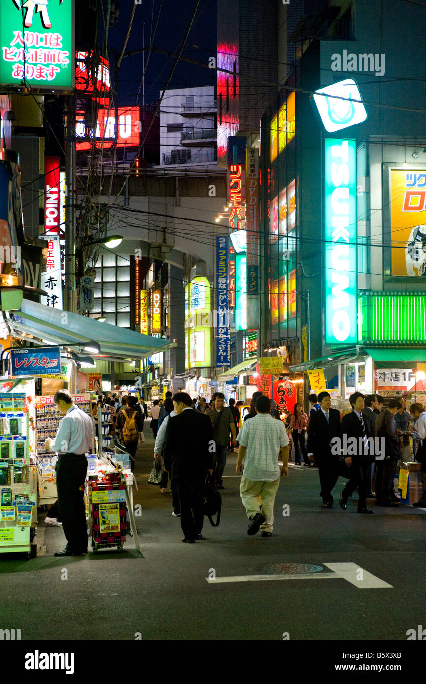 Japan store modern shoppers hi-res stock photography and images - Alamy