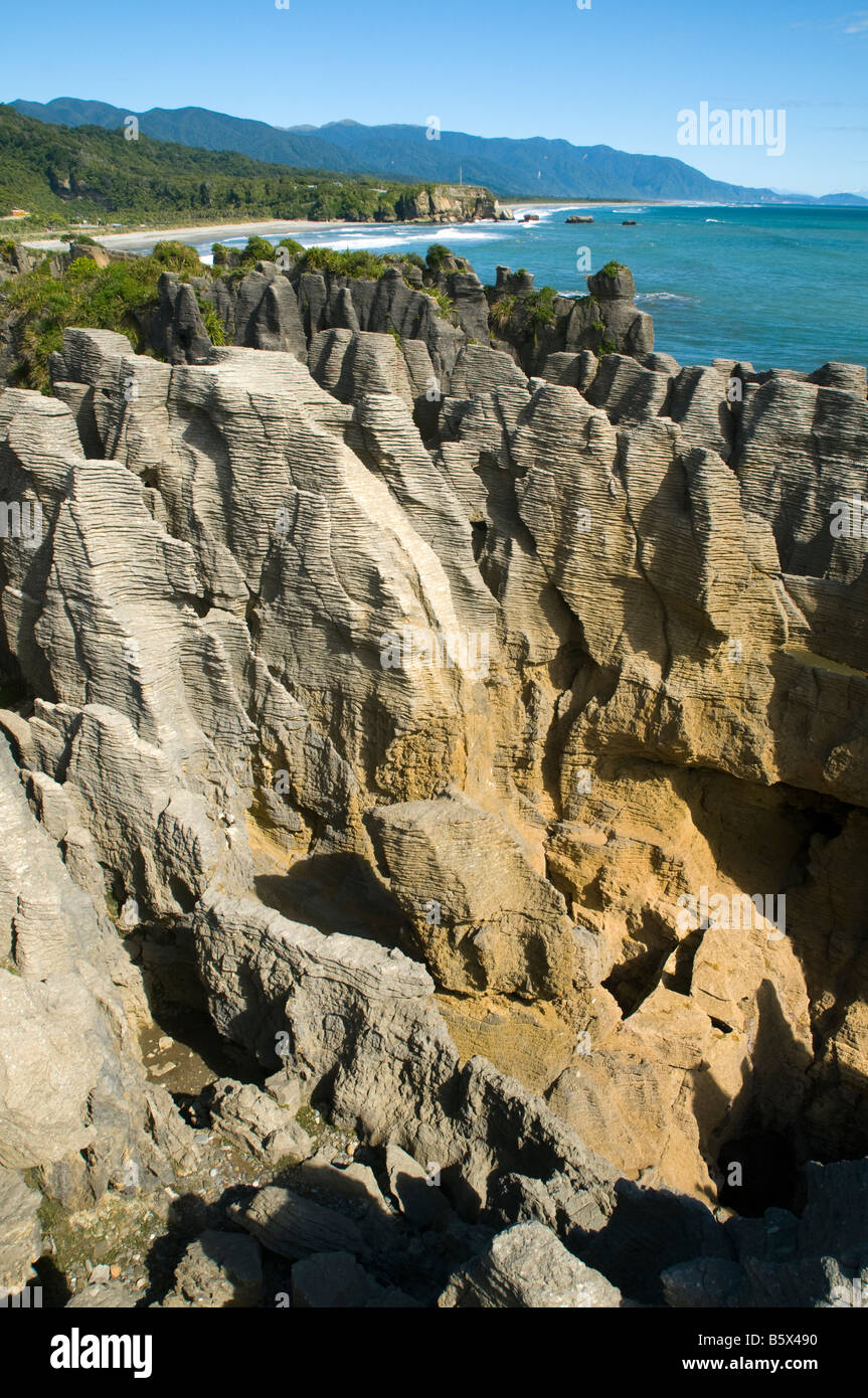 The Pancake rock formations at Dolomite Point, Punakaiki, South Island ...