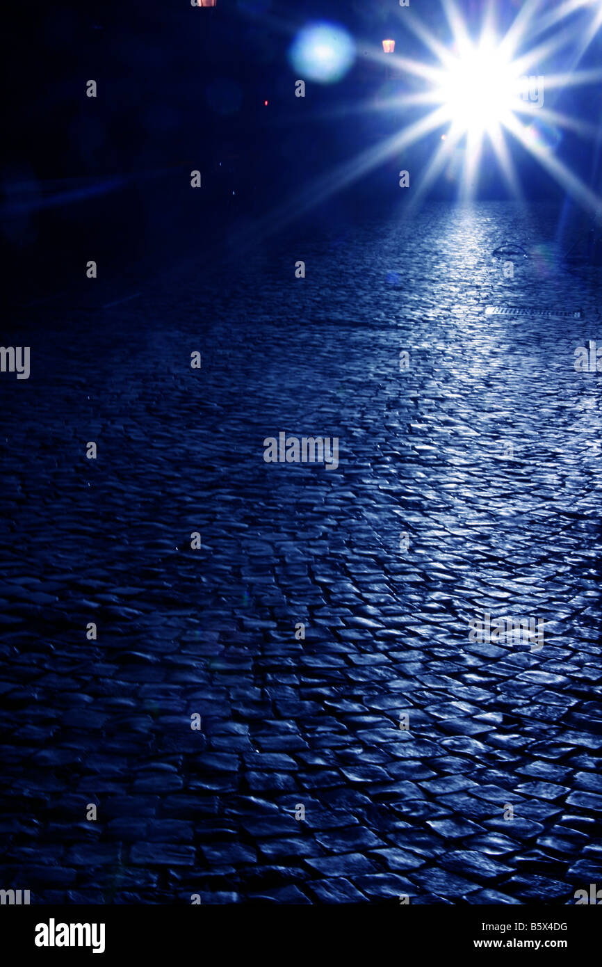 empty vacant desolate dark street alley at night Stock Photo - Alamy