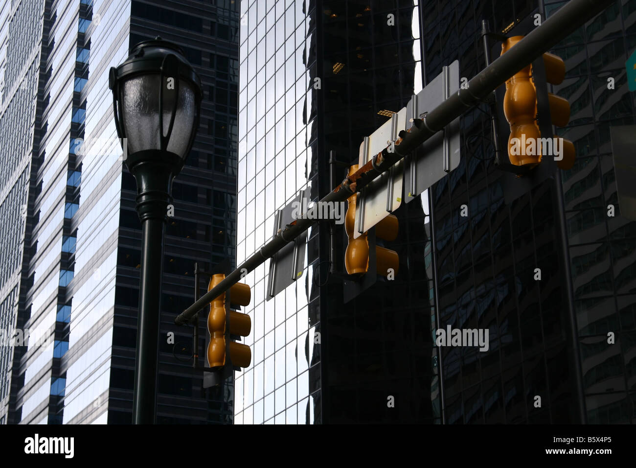 Yellow traffic lights at Philadelphia downtown Stock Photo - Alamy