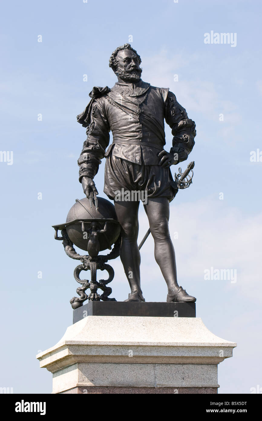 Francis drake statue Plymouth southwest Devon Stock Photo - Alamy