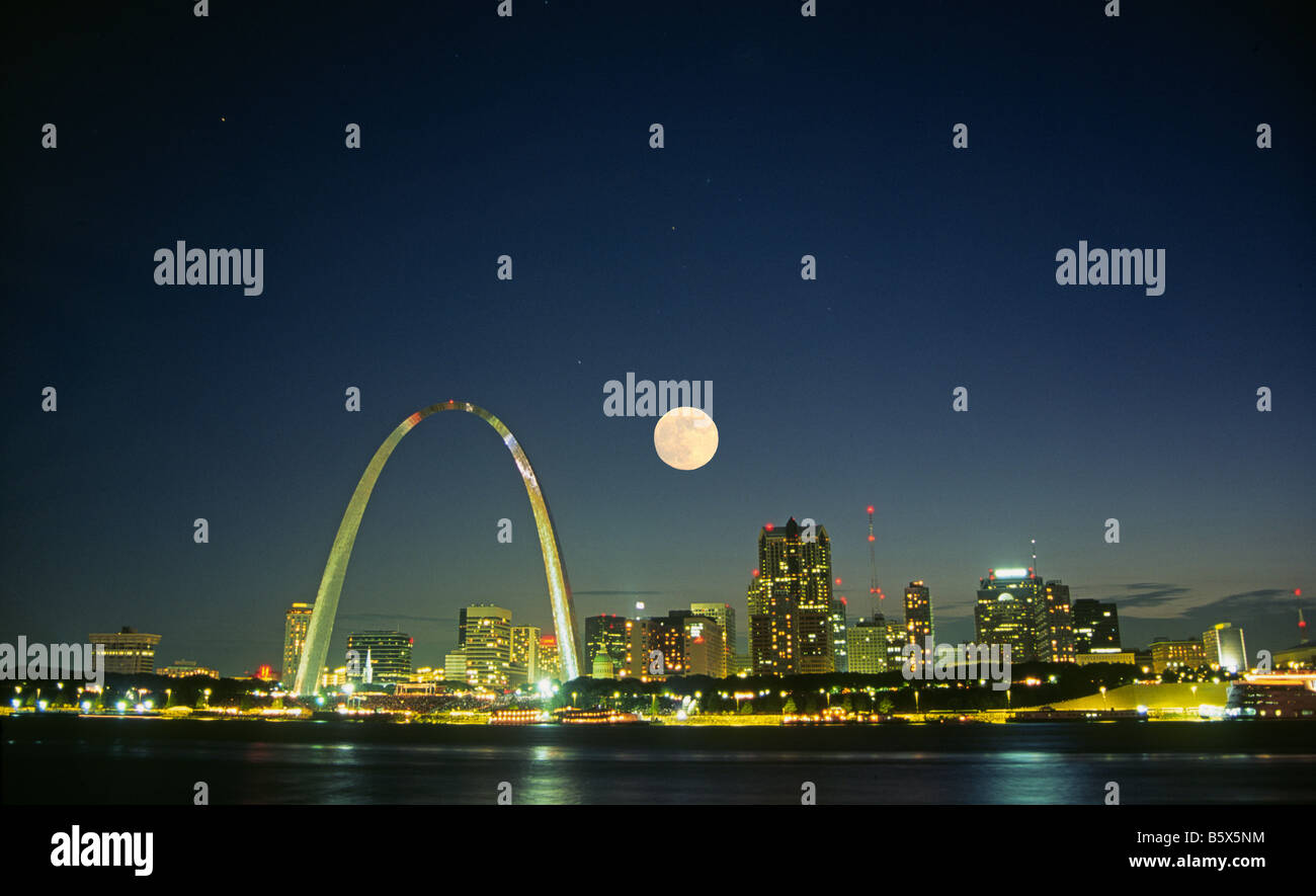USA MISSOURI AMERICA ST LOUIS Moon over the Mississippi River the St ...