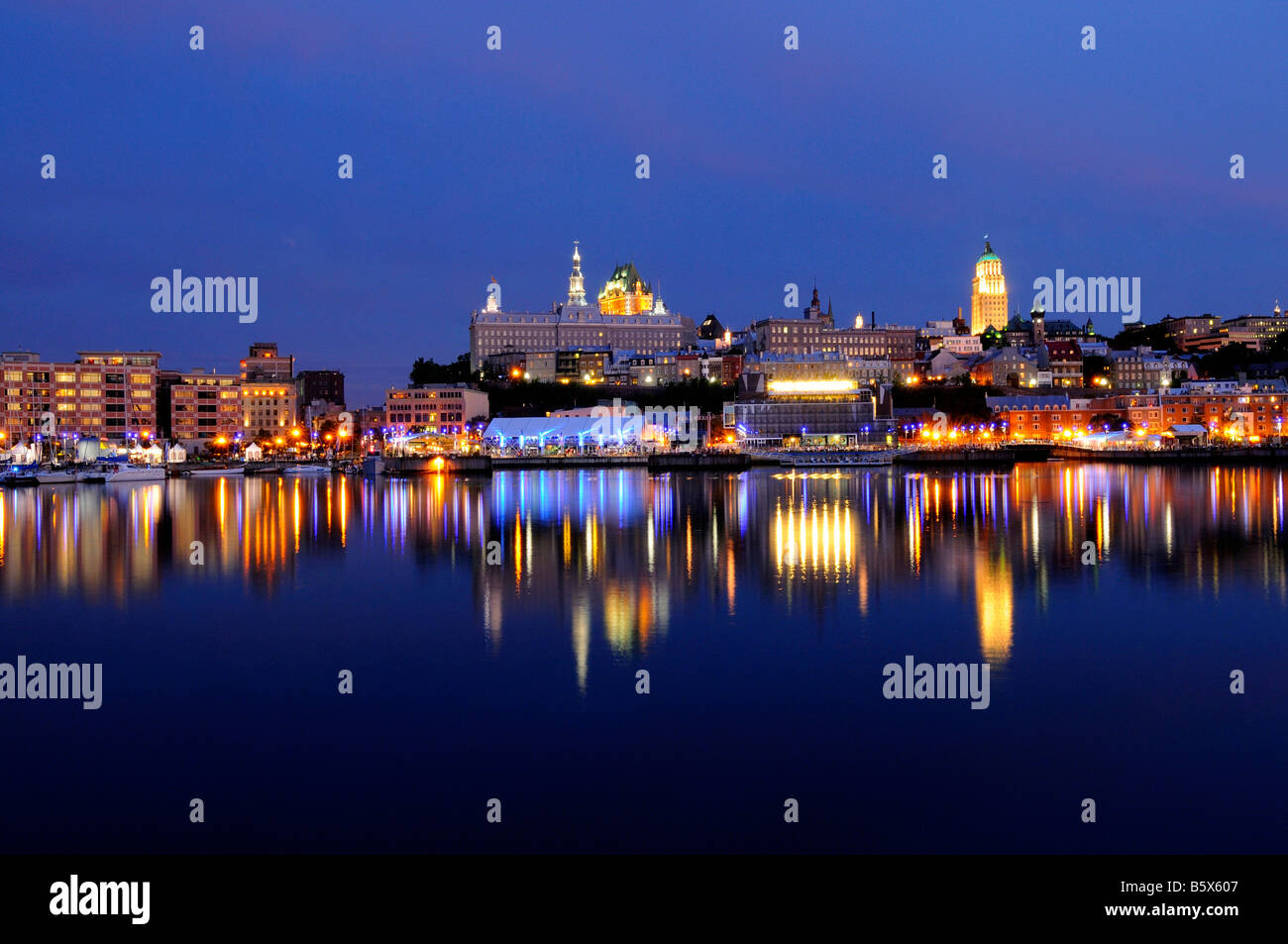 Quebec night hi-res stock photography and images - Alamy