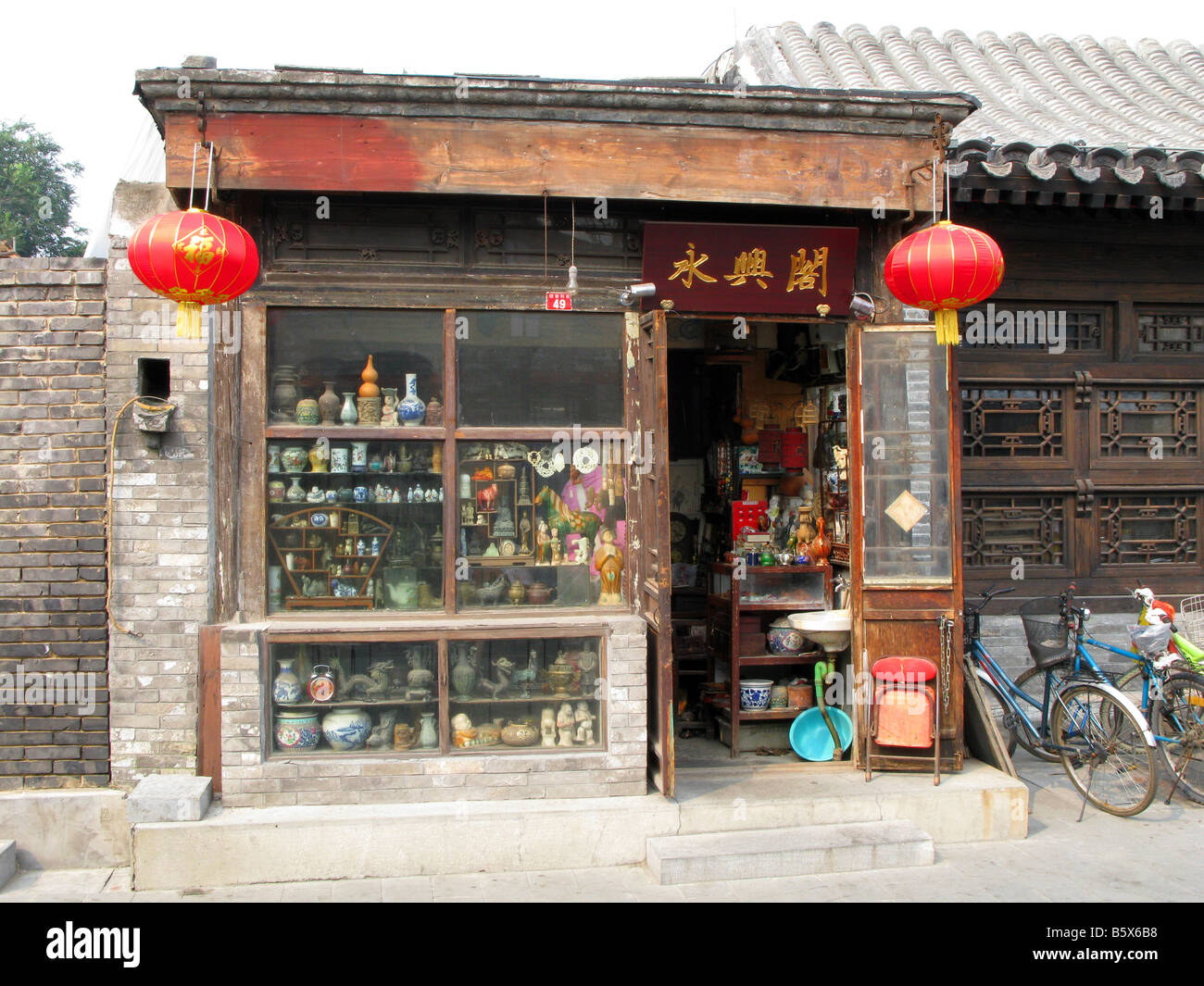 Traditional chinese shop hi-res stock photography and images - Alamy