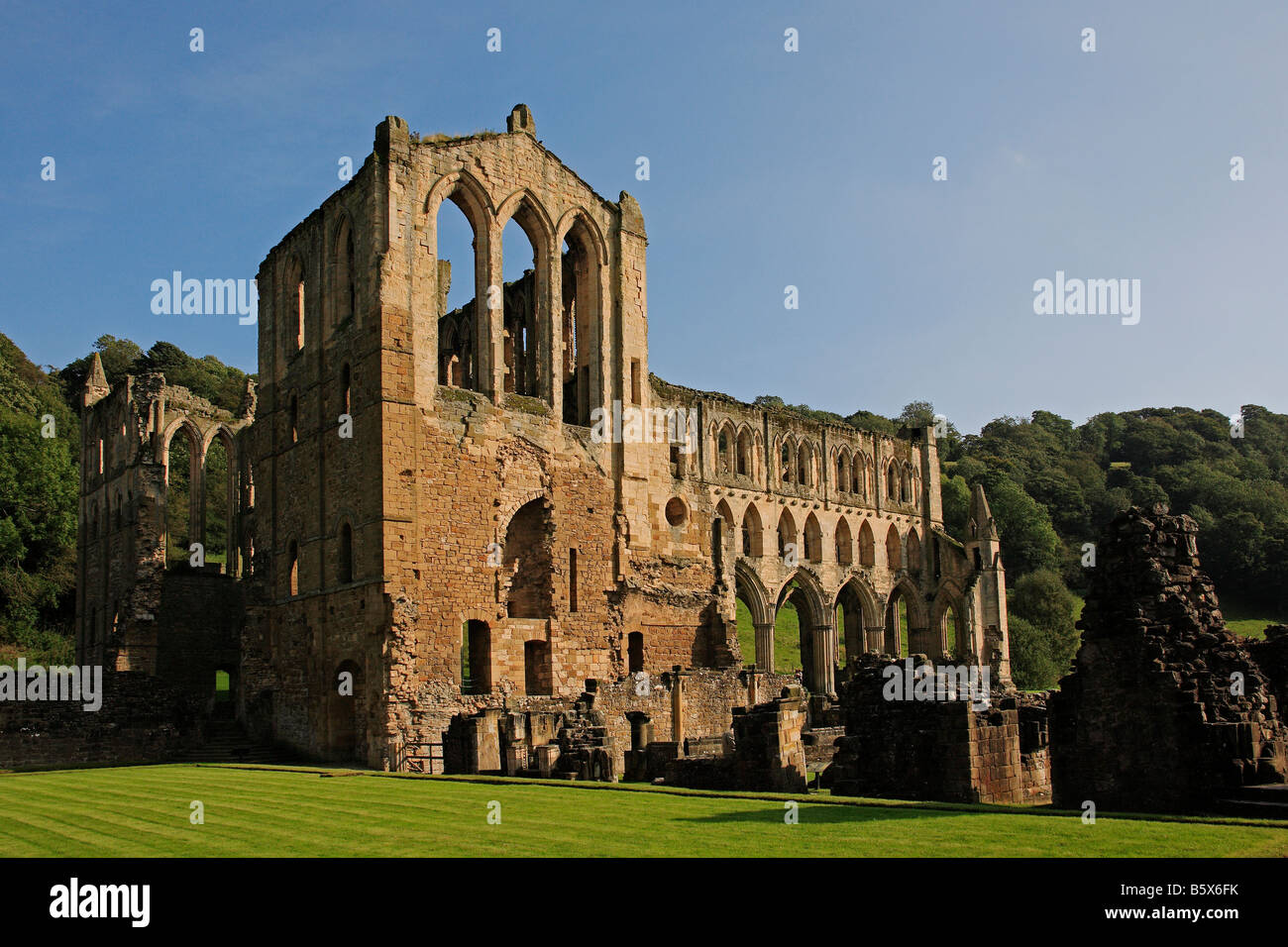 Ruins rievaulx abbey north hi-res stock photography and images - Alamy