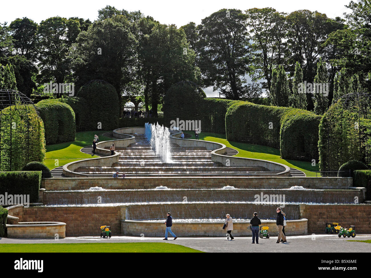 Fountain fountain alnwick gardens hi-res stock photography and images ...