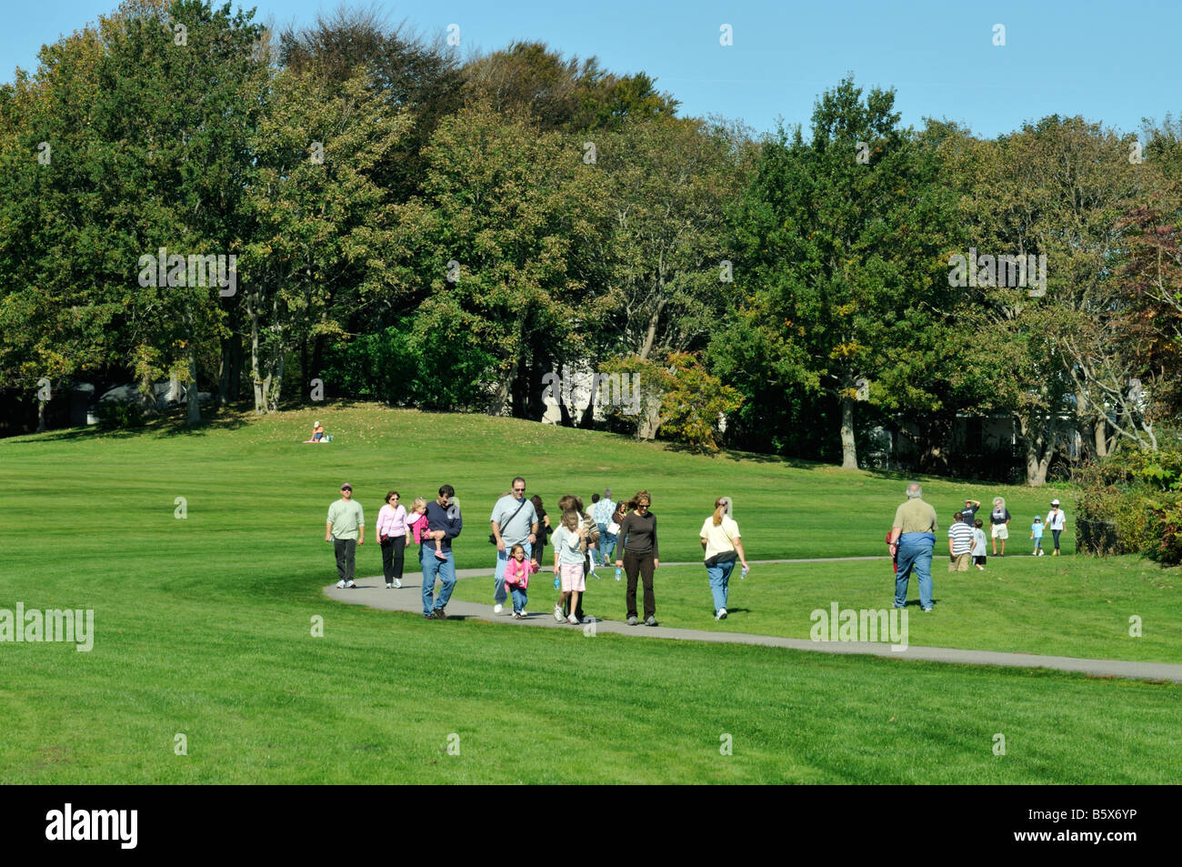 Walking groups hi-res stock photography and images - Alamy
