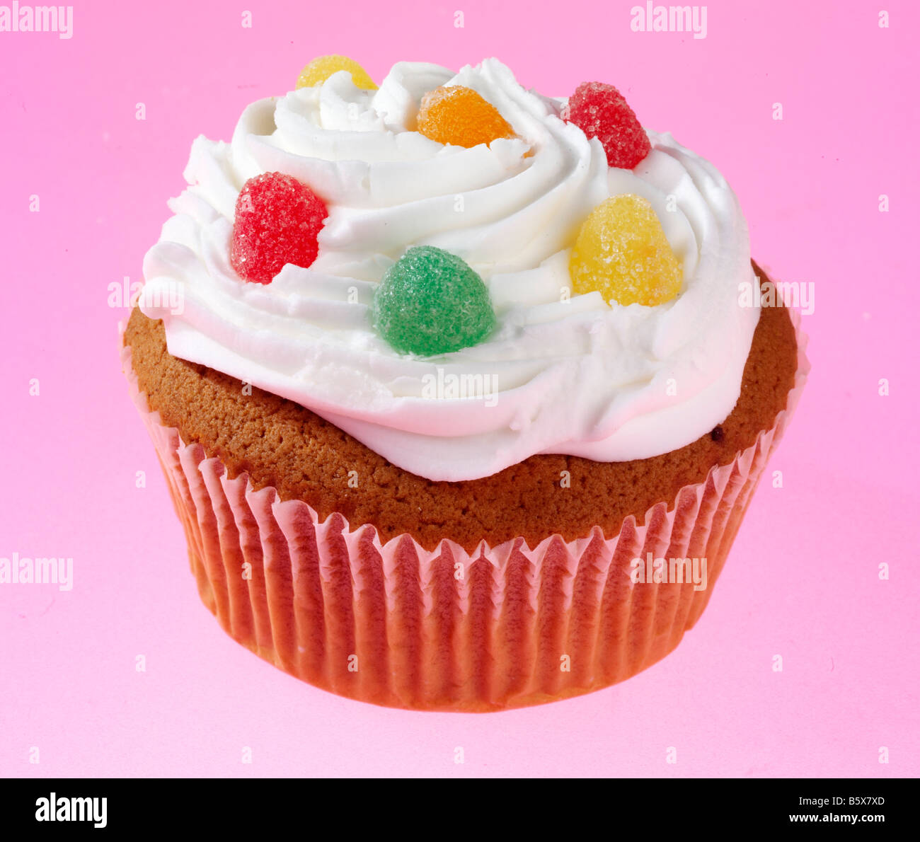 SINGLE FROSTED CUPCAKE DECORATED WITN CANDY PIECES Stock Photo - Alamy