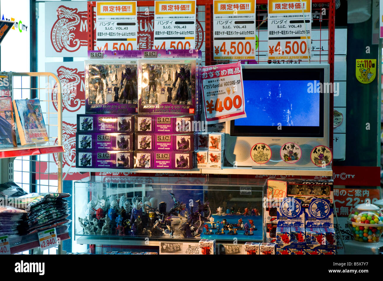 Television store japan hi-res stock photography and images - Alamy