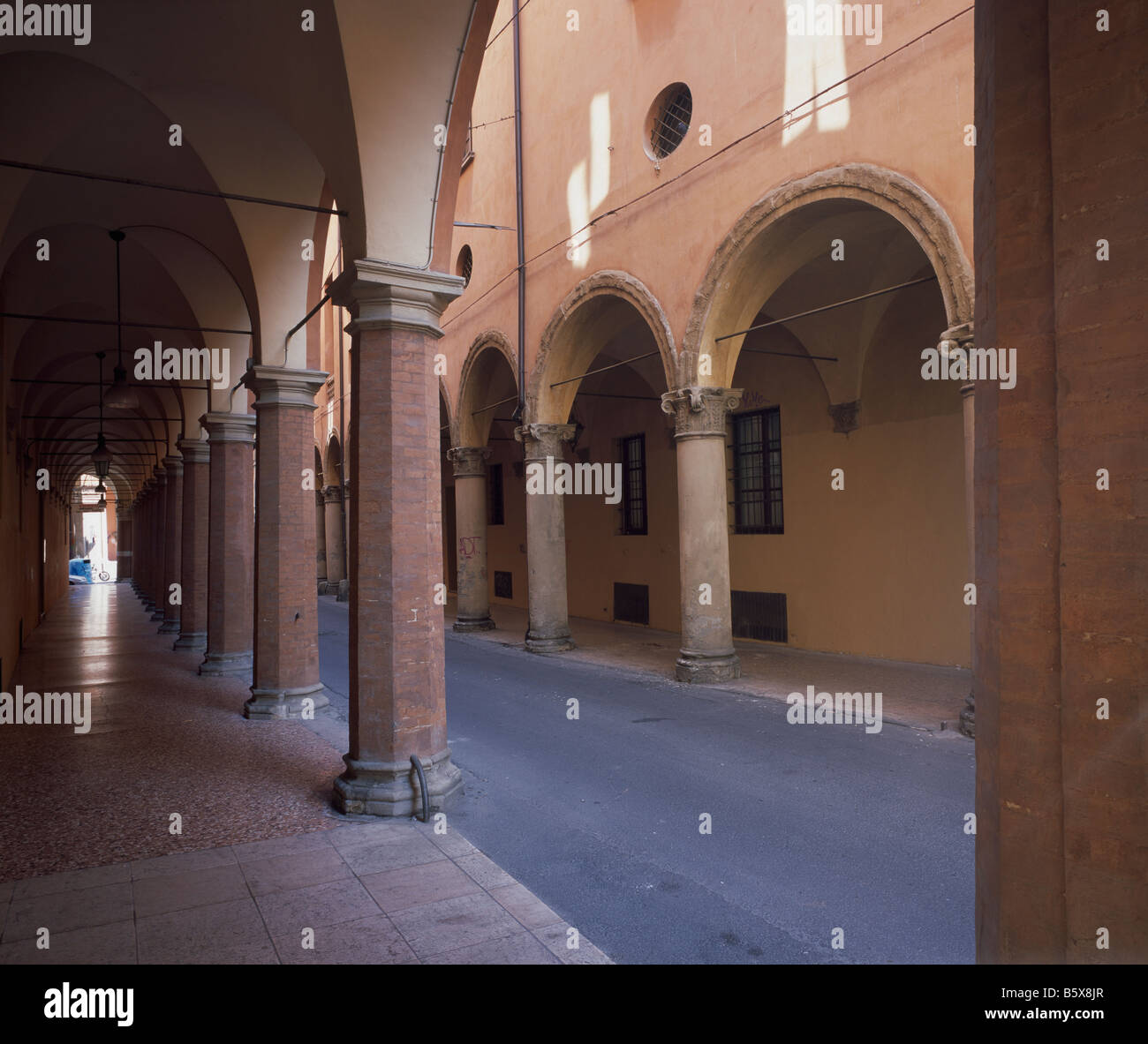 Bologna collonade hi-res stock photography and images - Alamy