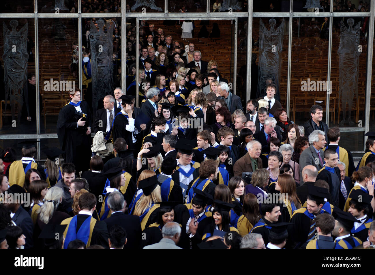 Uk university graduates crowd hi-res stock photography and images - Alamy