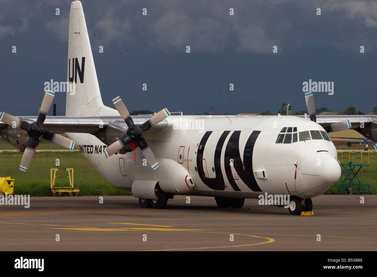 UN united nations aircraft hercules turboprop africa relief support ...