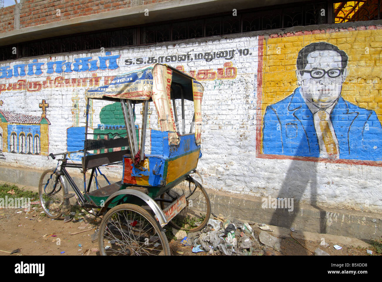 GRAFFITI ON THE WALL IN MADURAI TAMILNADU Stock Photo - Alamy