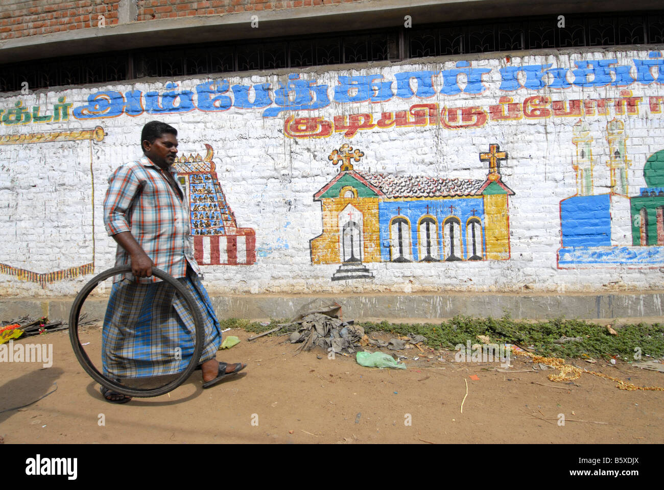 Madurai streets hi-res stock photography and images - Alamy