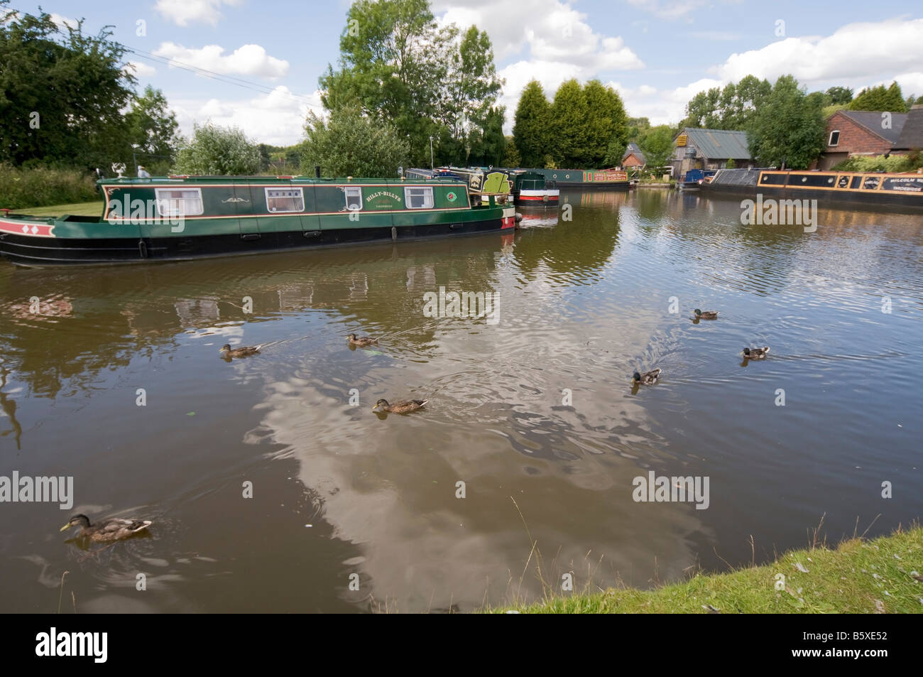 The Worcester and Birmingham canal at Tardebigge canal village in ...