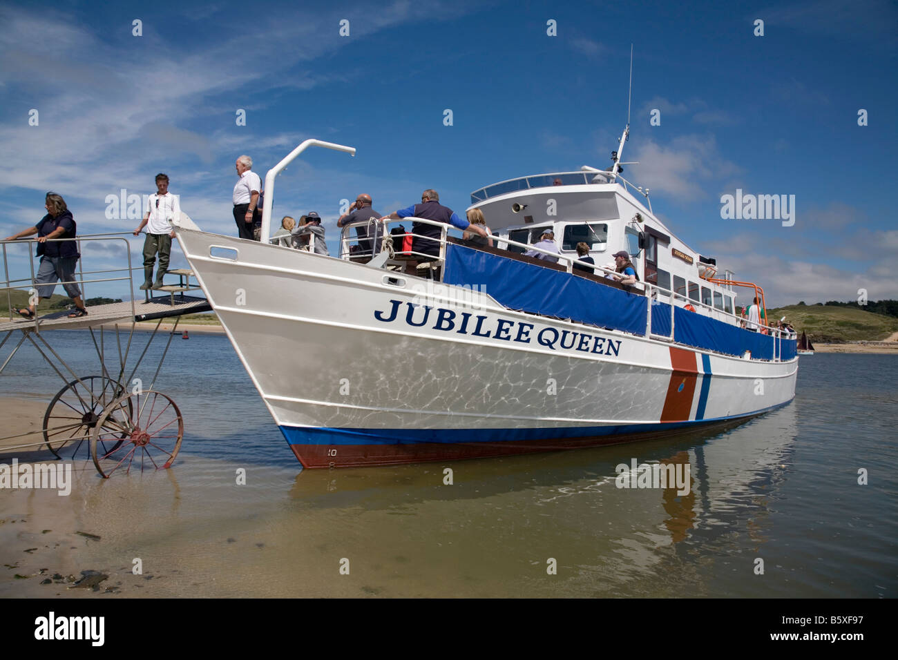 Queen jubilee boat hi-res stock photography and images - Alamy