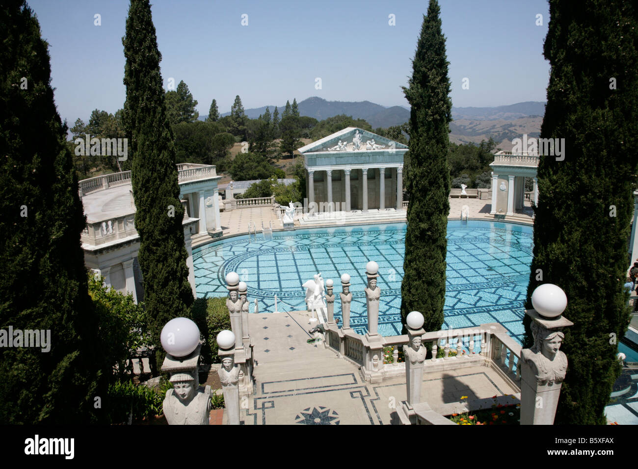 Luxury hollywood home with pool hi-res stock photography and images - Alamy