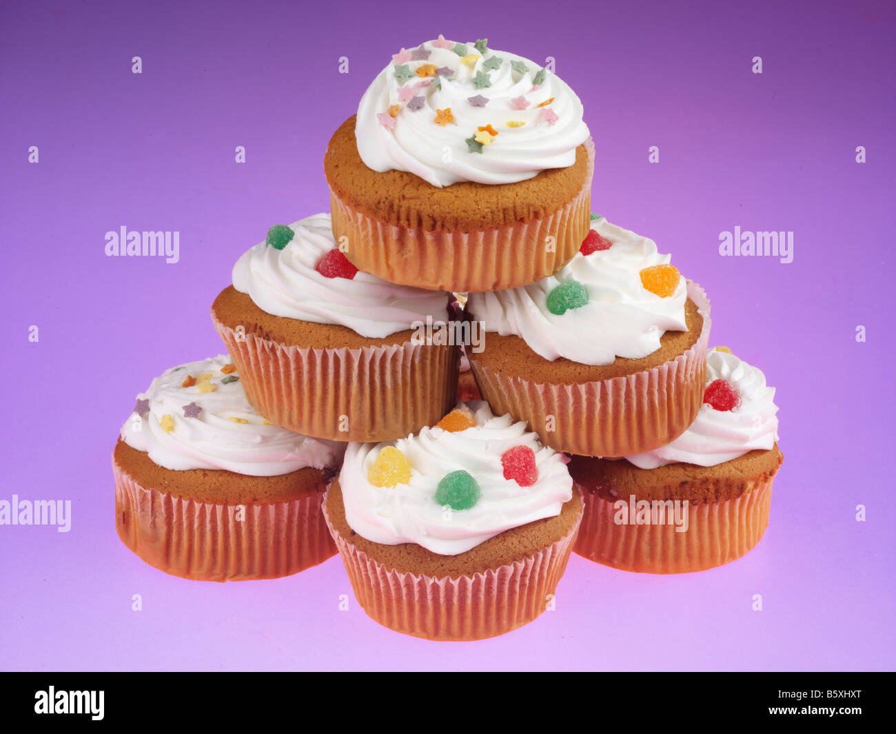 Sponge cake tower hi-res stock photography and images - Alamy