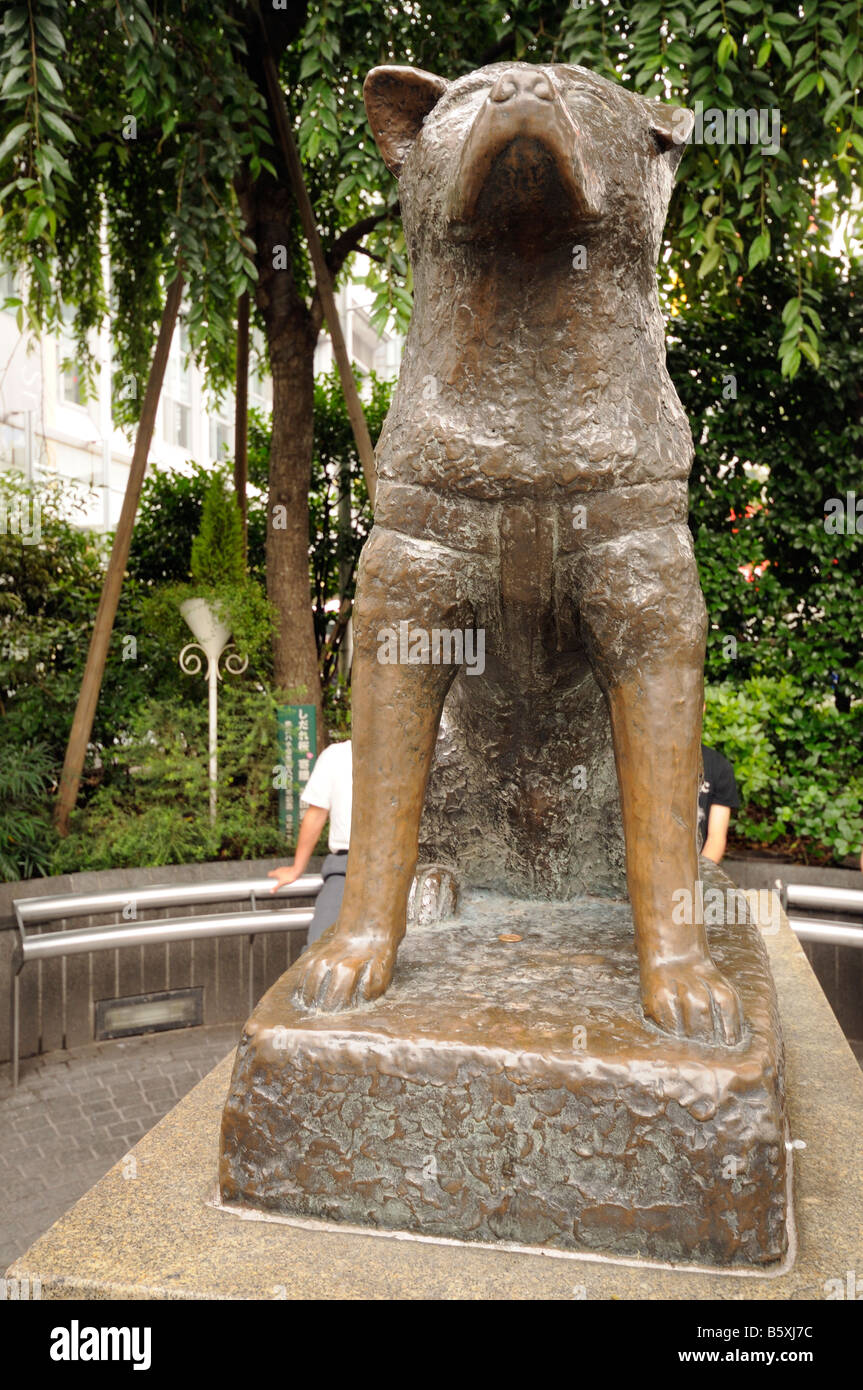 Hachiko sculpture (chuken Hachiko, or faithful dog Hachiko). Shibuya ...