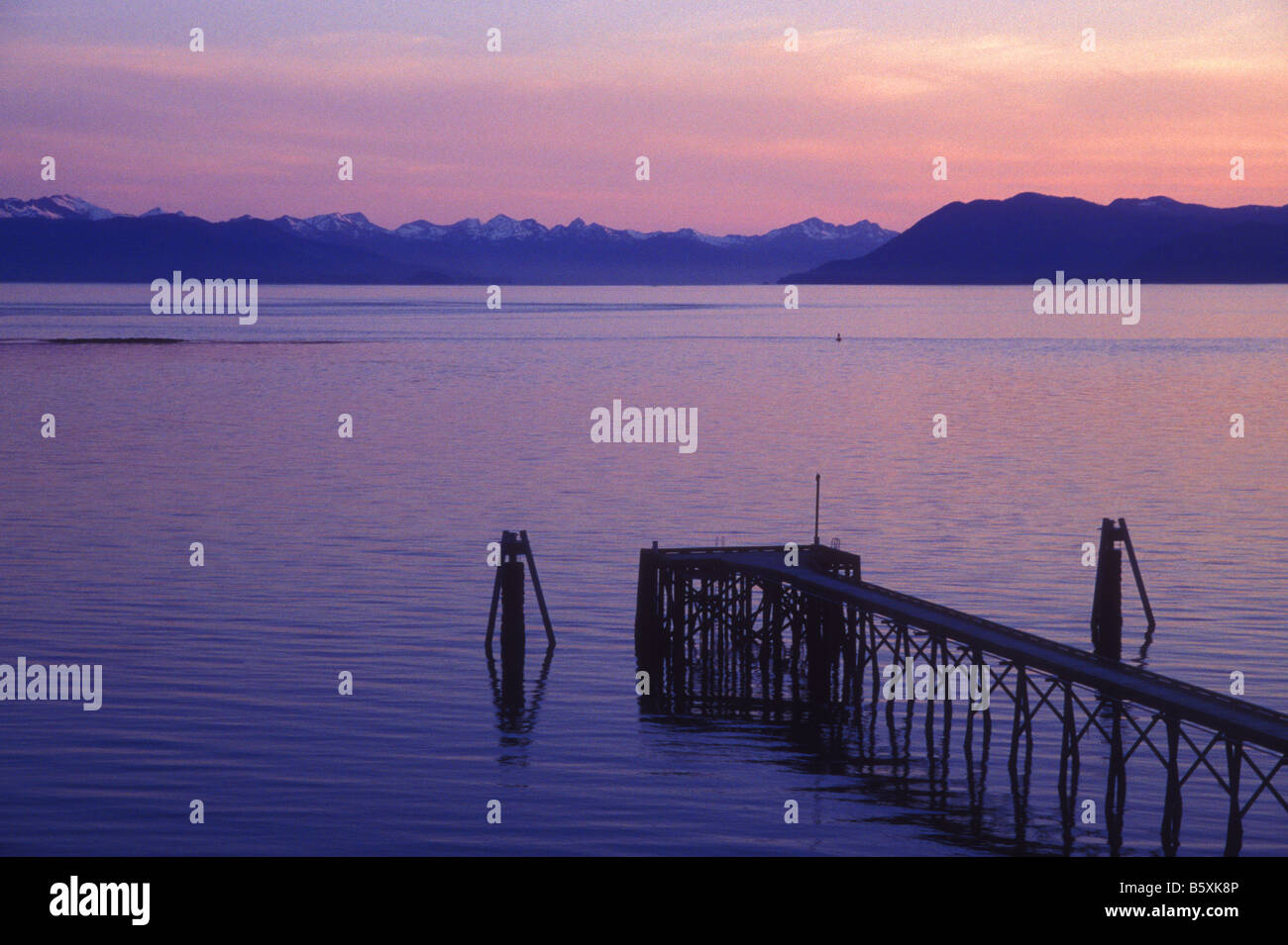 Alaskan homes hi-res stock photography and images - Alamy