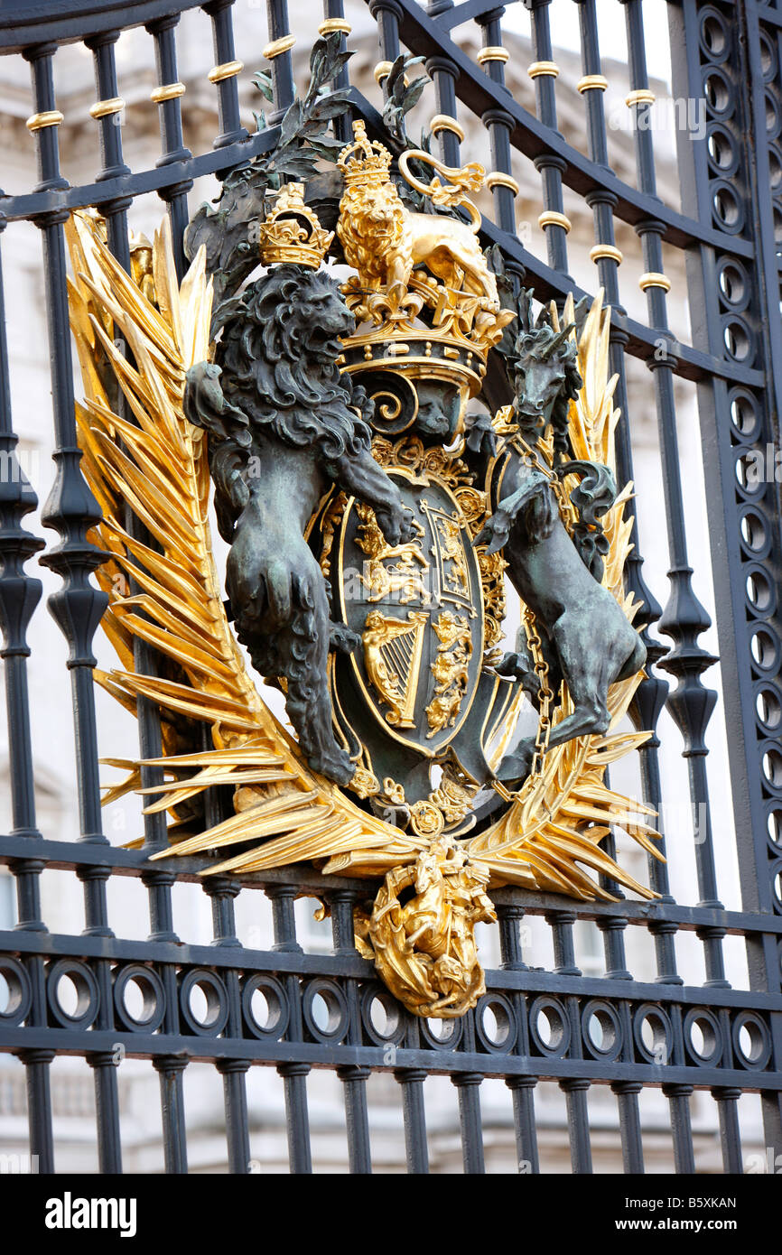 Buckingham palace gate close up hi-res stock photography and images - Alamy