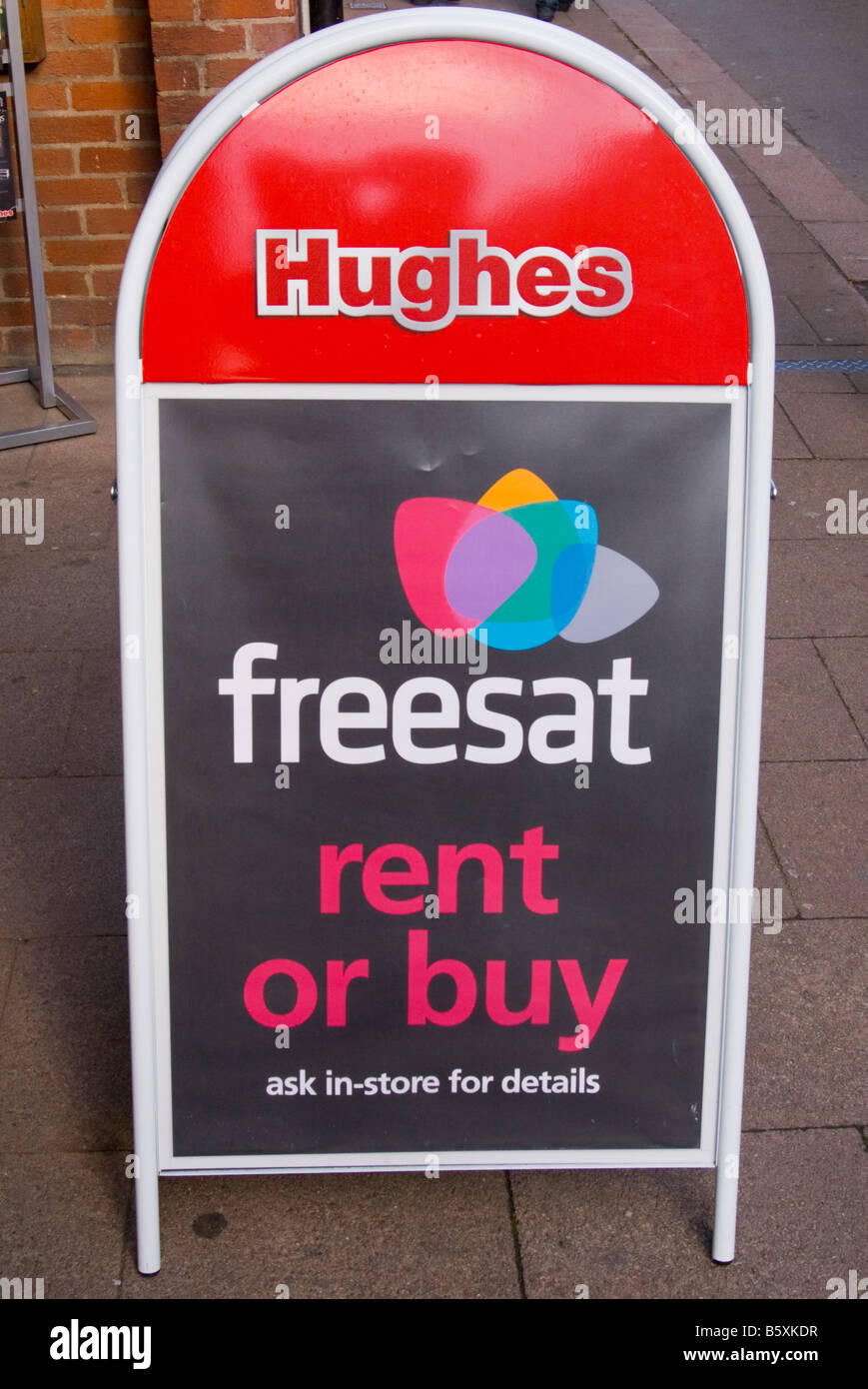 Satelite shop hi-res stock photography and images - Alamy