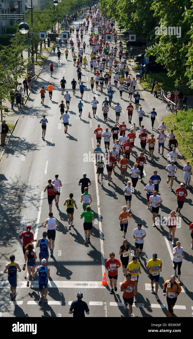 Running birds eye hi-res stock photography and images - Alamy