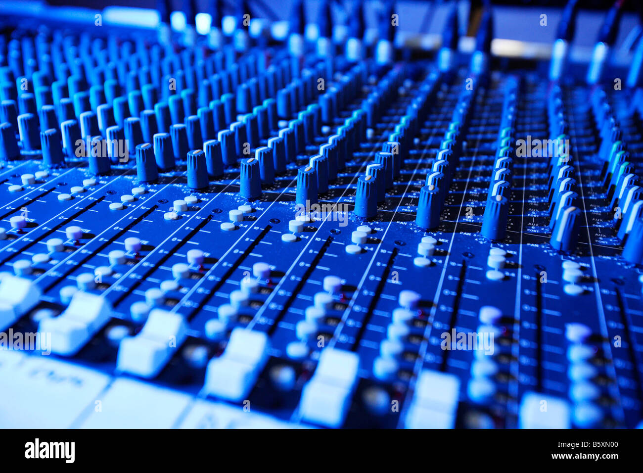 Uk mixing hi-res stock photography and images - Alamy