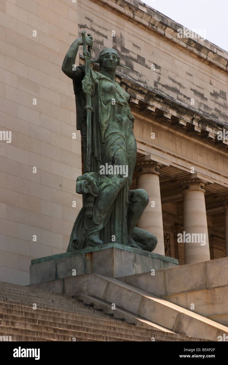 Capitolio cuba statue hi-res stock photography and images - Alamy