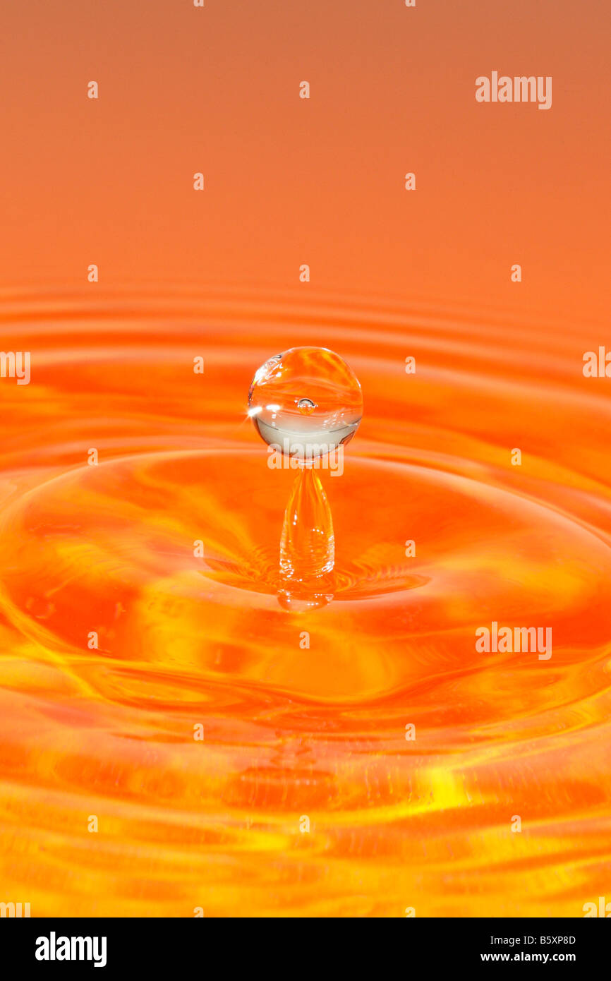 Water droplet rebound hi-res stock photography and images - Alamy