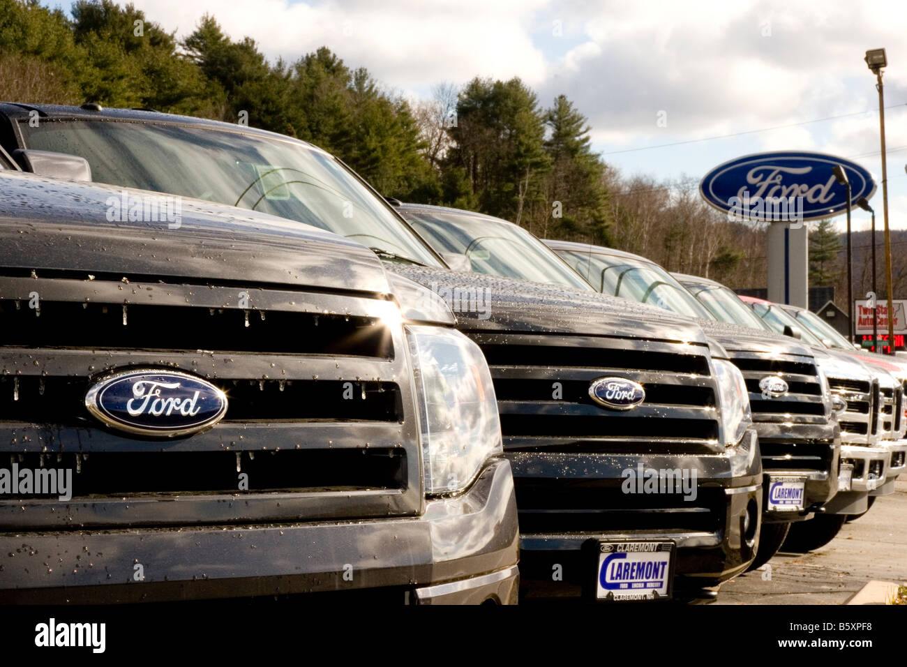Ford car dealership usa hi-res stock photography and images - Alamy