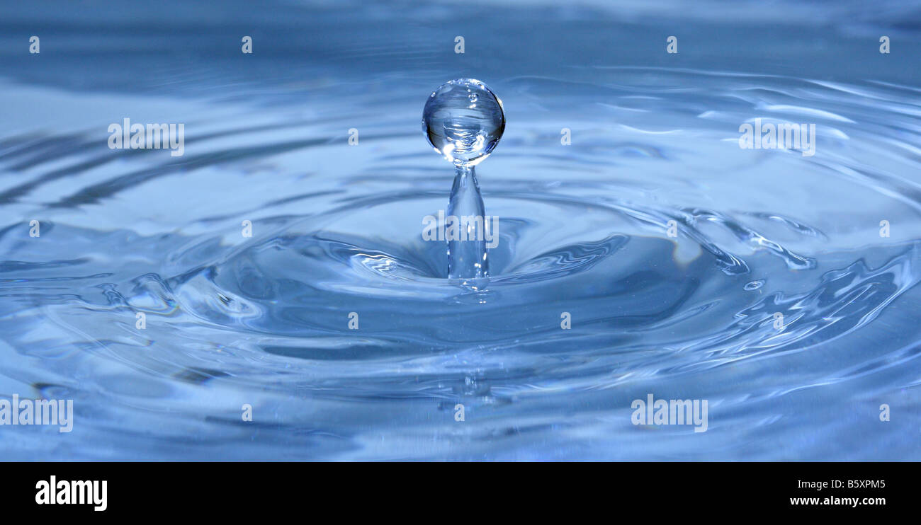 Water drop falling impacting hi-res stock photography and images - Alamy