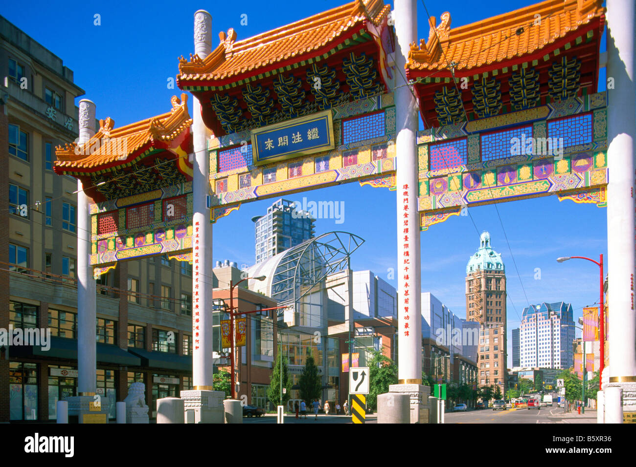 Millennium gate vancouver chinatown hi-res stock photography and images ...