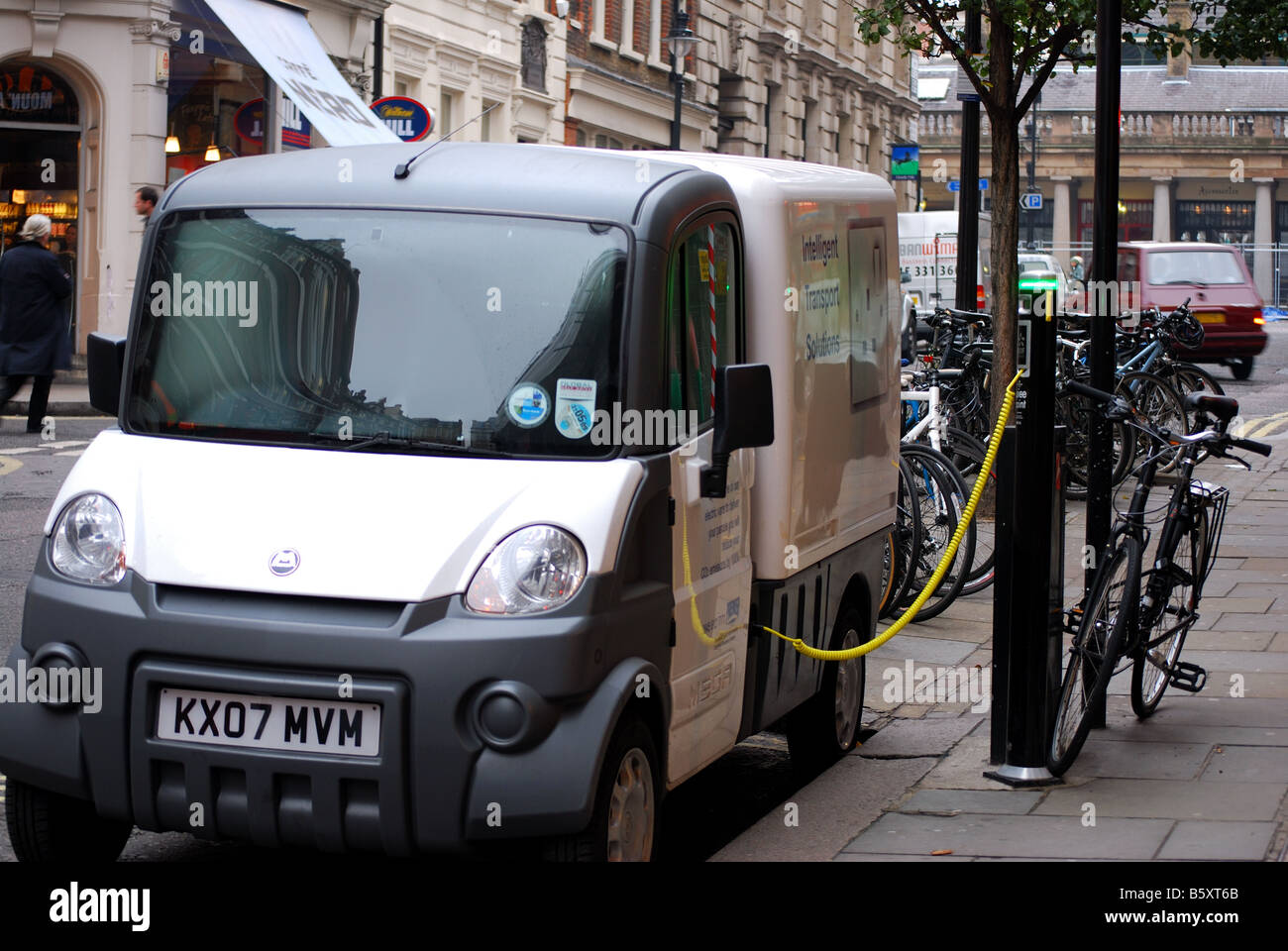 Electric van charging hi-res stock photography and images - Alamy