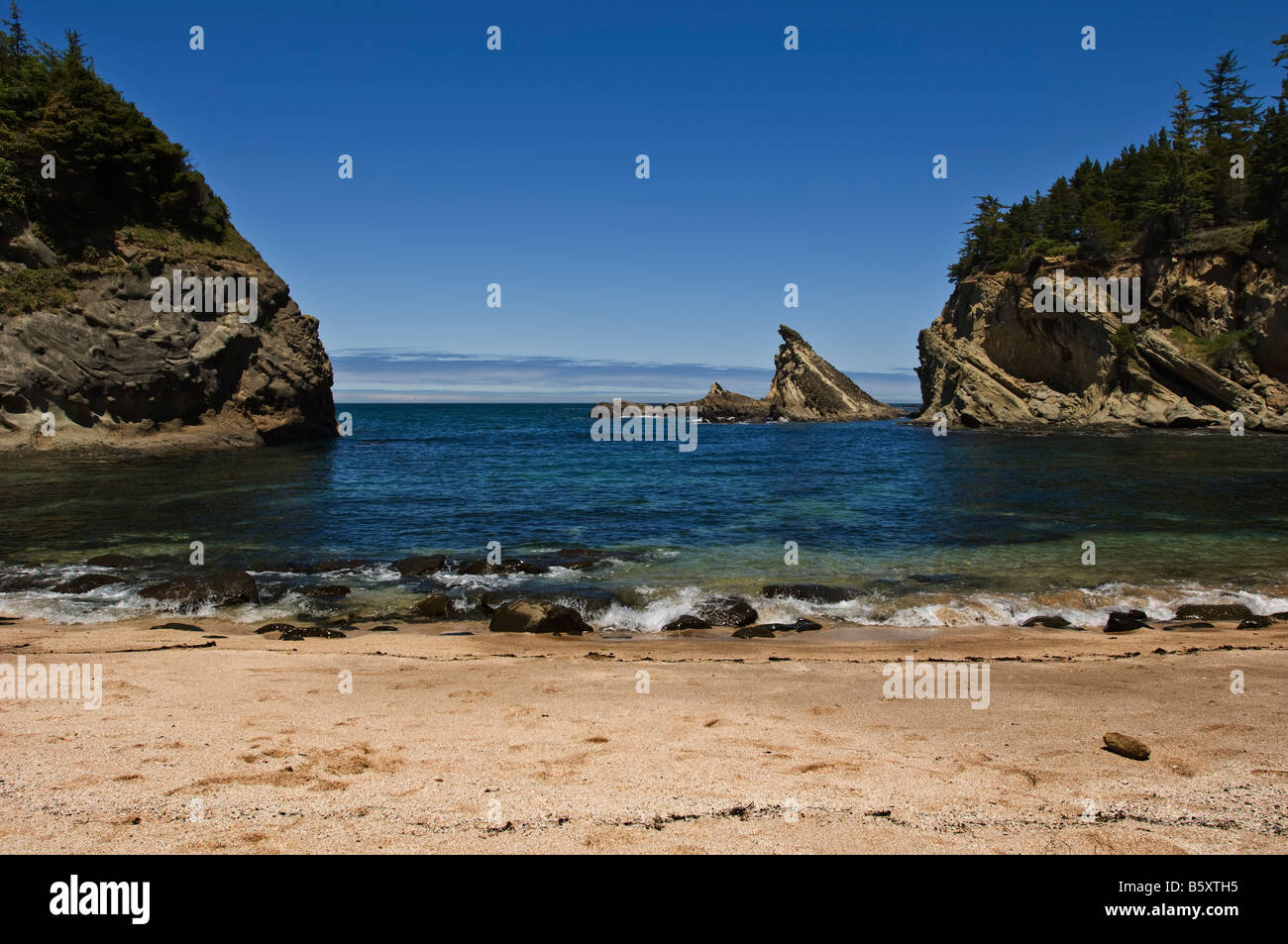 coastal inlet along oregon pacific coast Stock Photo - Alamy