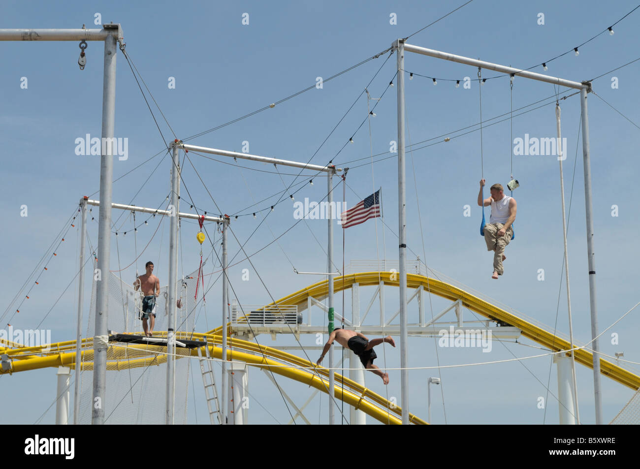 Safety net trapeze hi-res stock photography and images - Alamy