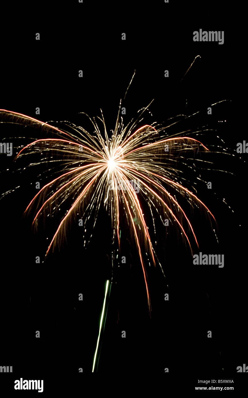 Bursts of fireworks hi-res stock photography and images - Alamy